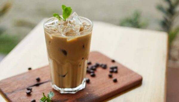 Iced Latte: Kopi Susu Sentuhan Gula Aren yang Memikat
